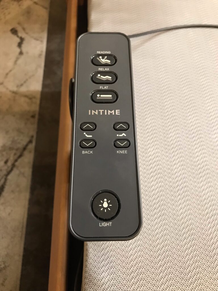 INTIME1000の旧モデルと新モデルのリモコンを比べてみた♪｜メザメ（Me THE Me）名古屋大須のベッド専門店