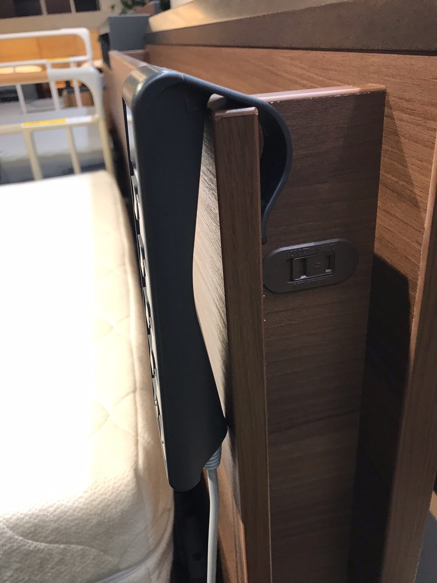 INTIME1000の旧モデルと新モデルのリモコンを比べてみた♪｜メザメ（Me THE Me）名古屋大須のベッド専門店